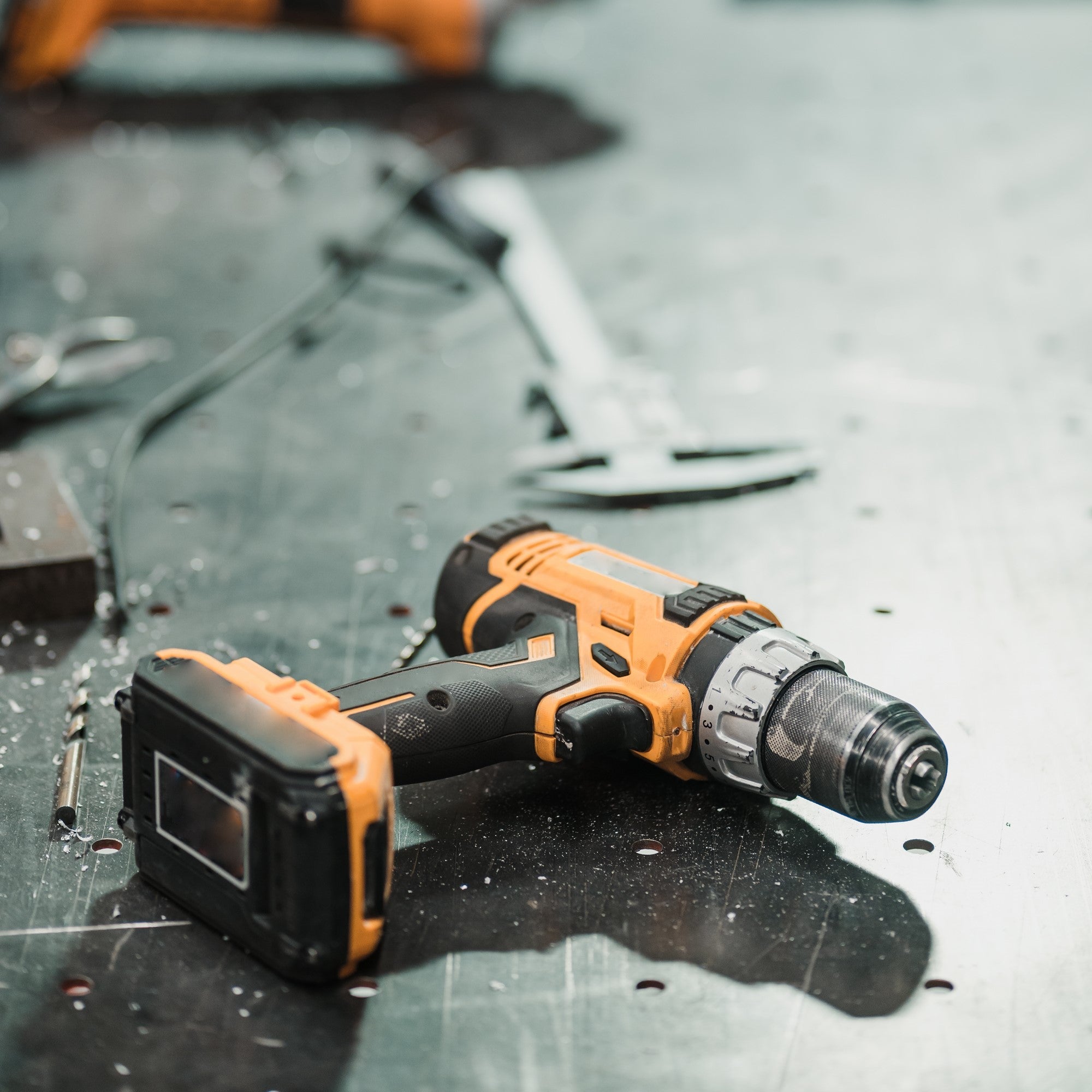 Tool tethering. Mitigating the risk of falling objects. – GRIPPS UK